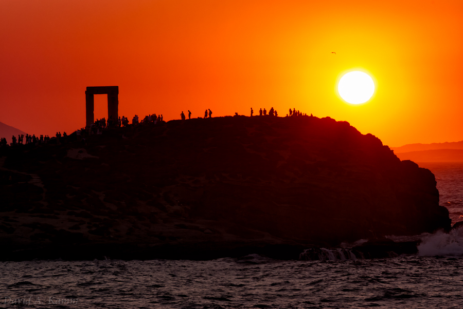 «ΜΑΓΕΜΕΝΟΙ» ΑΠΟ ΤΗ ΝΑΞΟ, ΤΗ ΣΑΝΤΟΡΙΝΗ ΚΑΙ ΤΗ ΣΧΟΙΝΟΥΣΑ ΑΥΣΤΡΙΑΚΟΙ ...